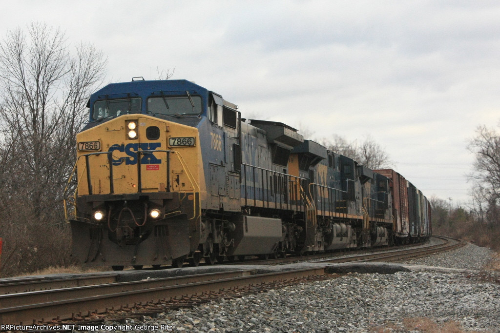CSX 7866 and train D732
